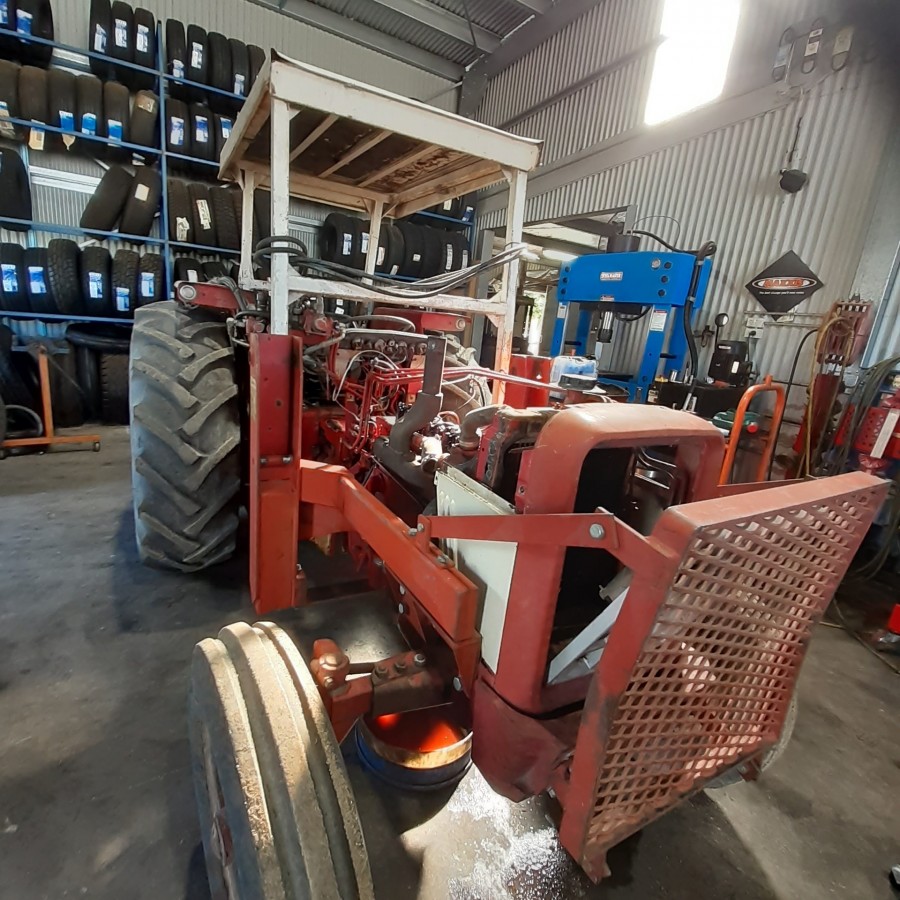 574 International Tractor Rebuild